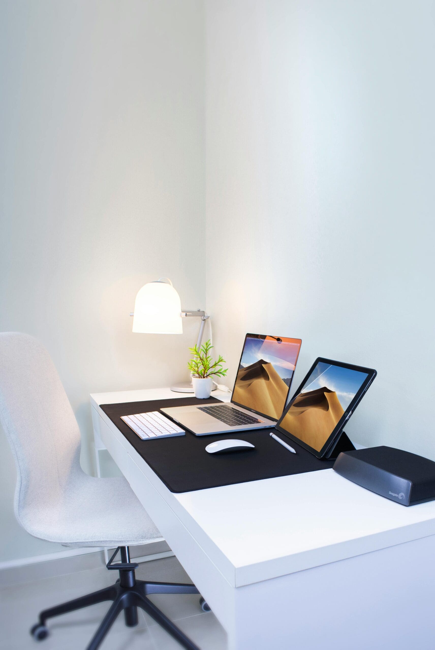 10 Minimalist Home Office Setups for Maximum Productivity
